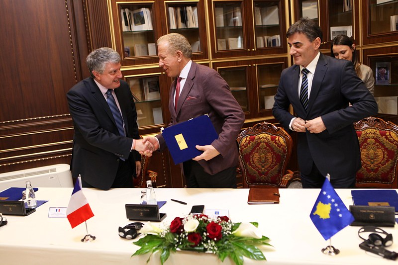 Gjuhën frënge do ta mësojnë 65 zyrtarë dhe diplomatë, synohet promovimi ...