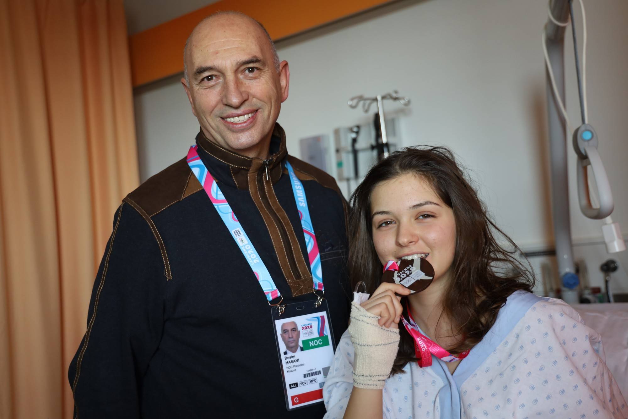 Besim Hasani vizitoi skitaren Era Shala, pas lëndimit të djeshëm ...