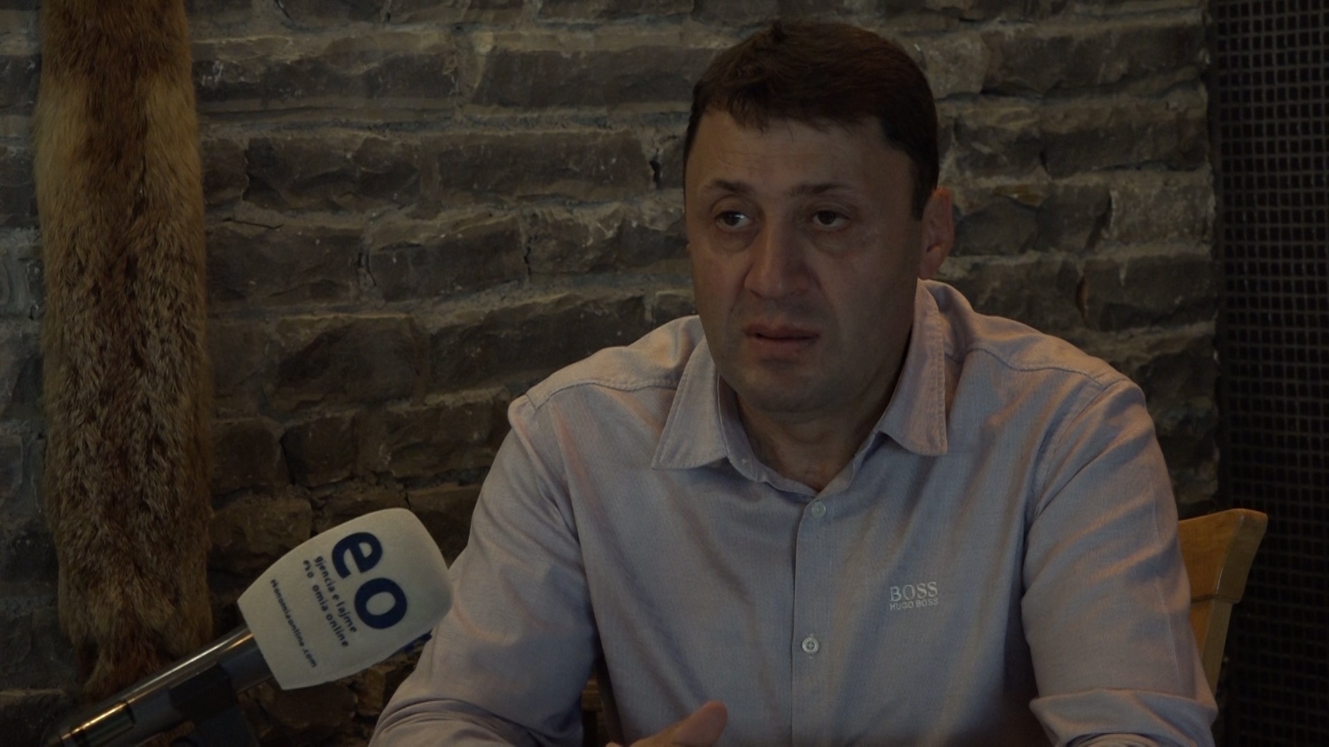 Likaj ngushëllon familjen Arifaj: Nga sot do të na mungojnë dy djem të ...