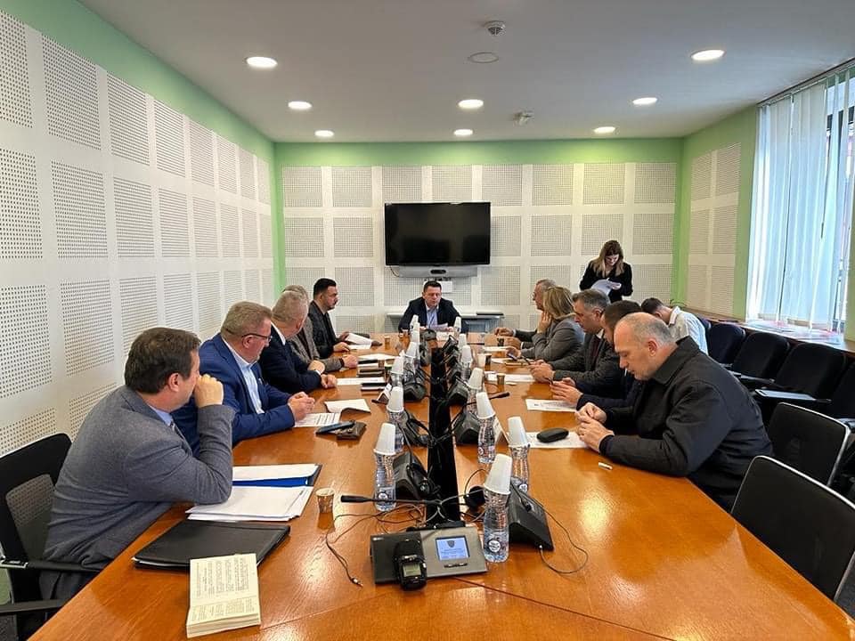 Bekë Berisha: Ligji për Mbrojtjen e Informacionit të Klasifikuar krijon ...