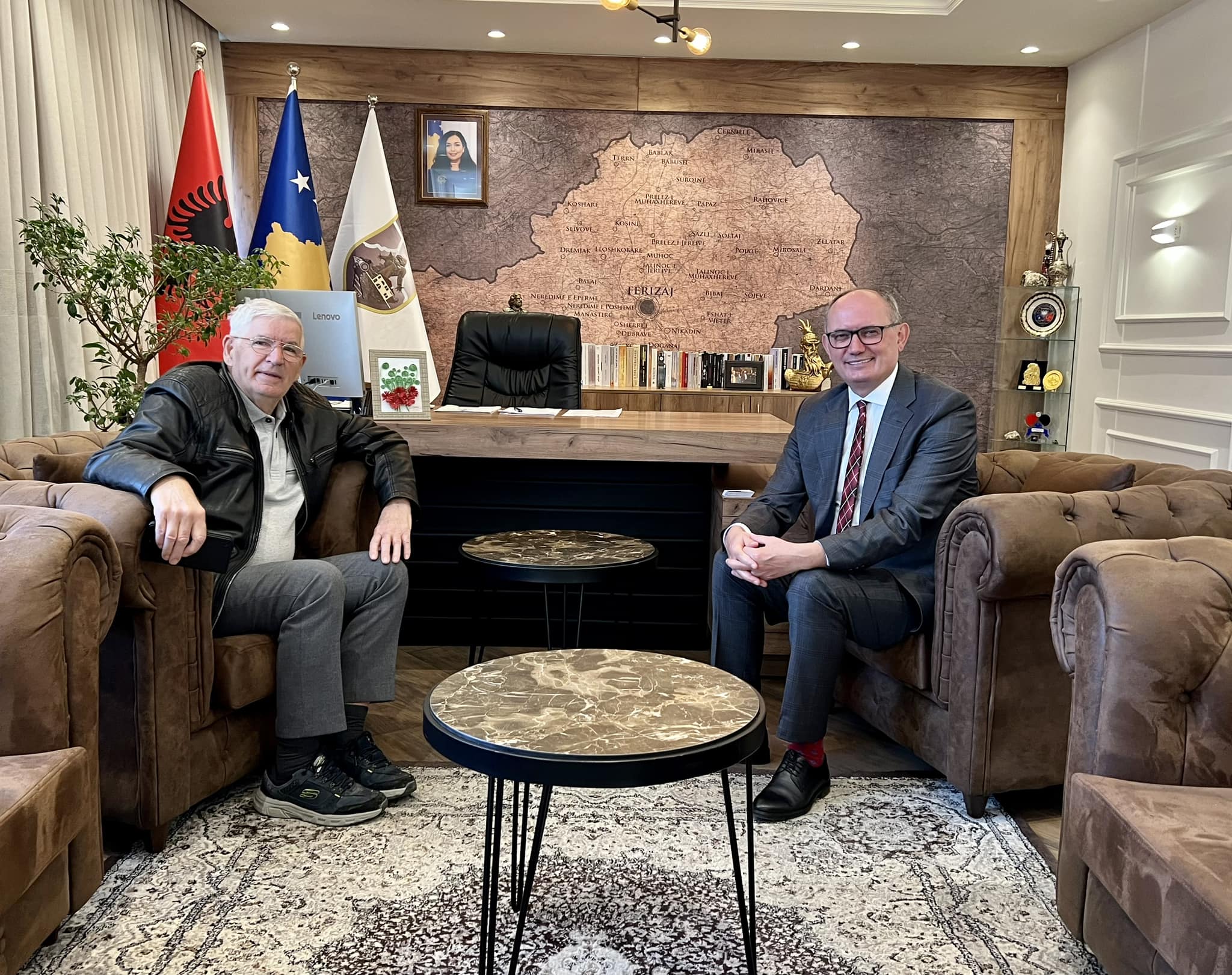 Aliu takohet me gazetarin shumëvjeçar ferizajas, Rexhep Rifati ...