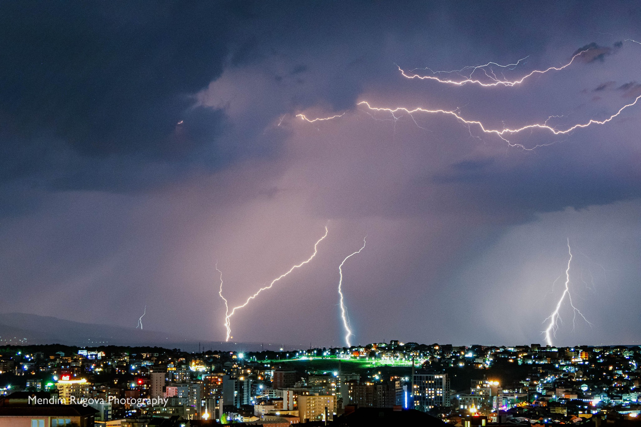 IHMK-ja del me rekomandime se si të shmangen rrufetë – Ekonomia Online