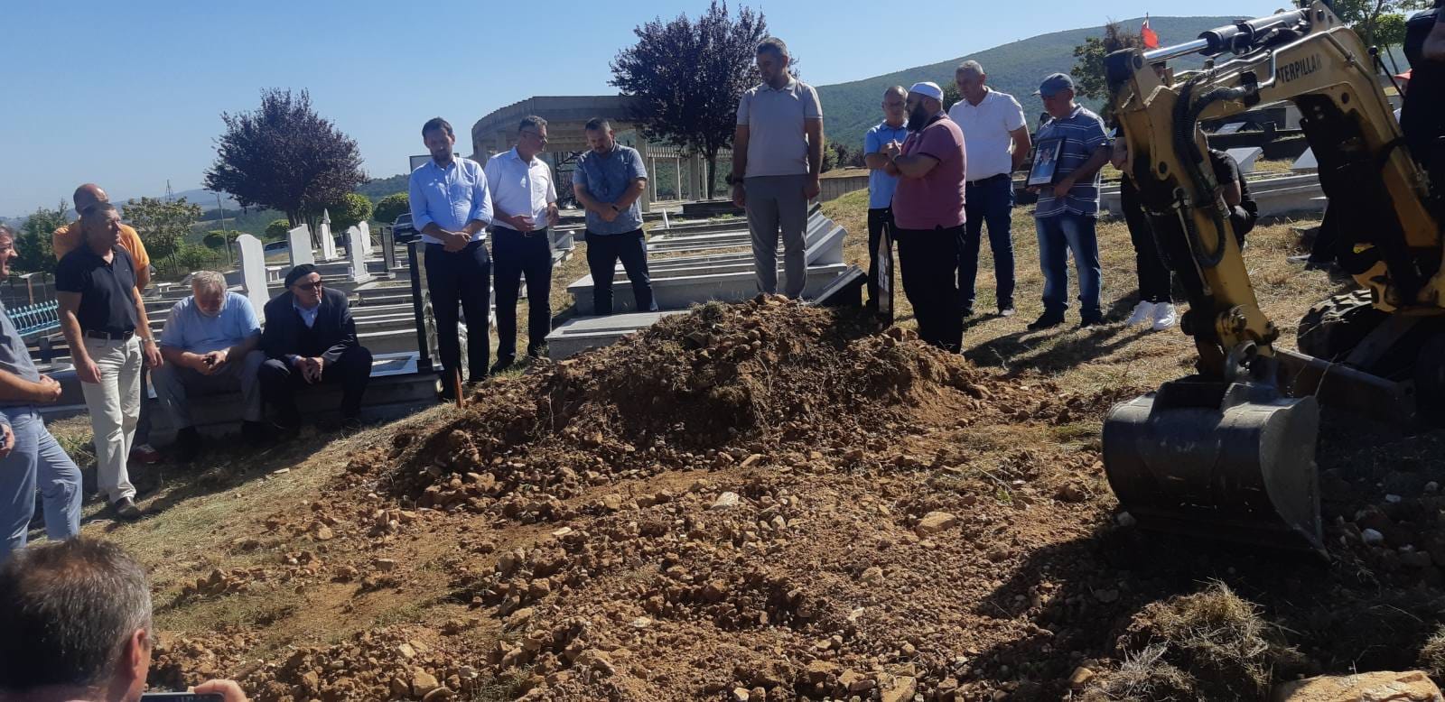 Rivarroset Adem (Hetem) Haziri, i zhdukur me forcë gjatë luftës ...