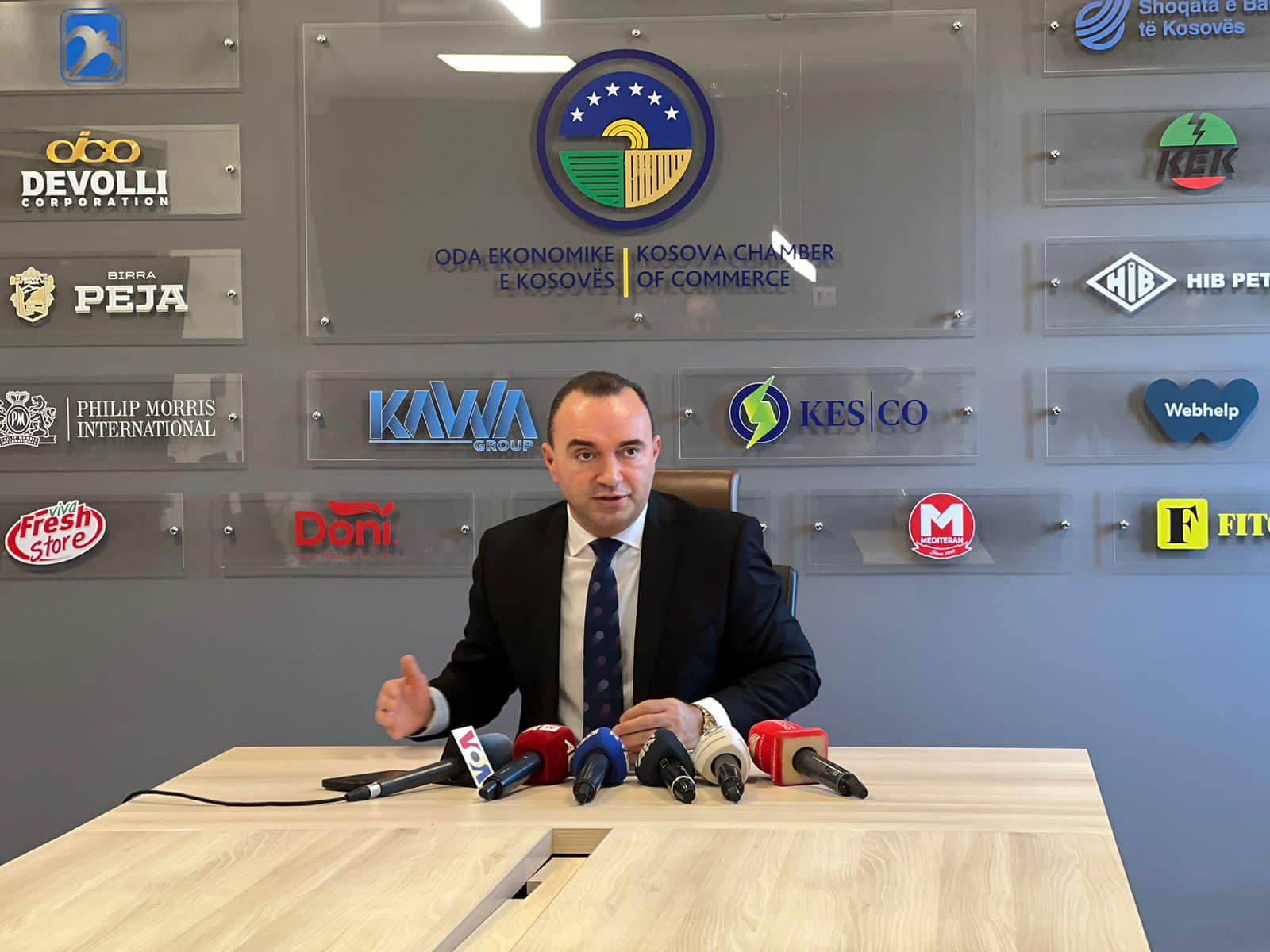 Rafuna: 67 për qind e bizneseve janë të shqetësuara nga largimi i ...