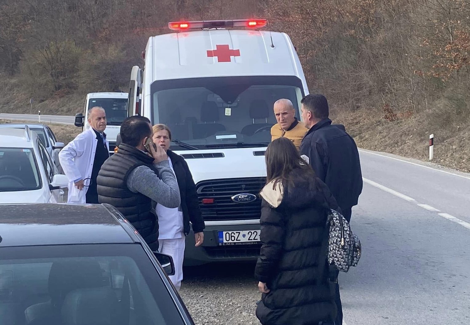 Ishte nisur me fëmijët drejt pikës kufitare, pamje nga momenti kur ...