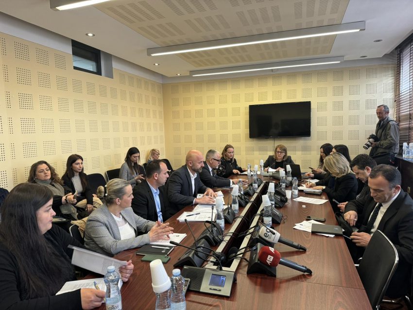 Vitia: Tani nën 18 vjet mbulojmë 100% të shpenzimeve për sëmundjet ...