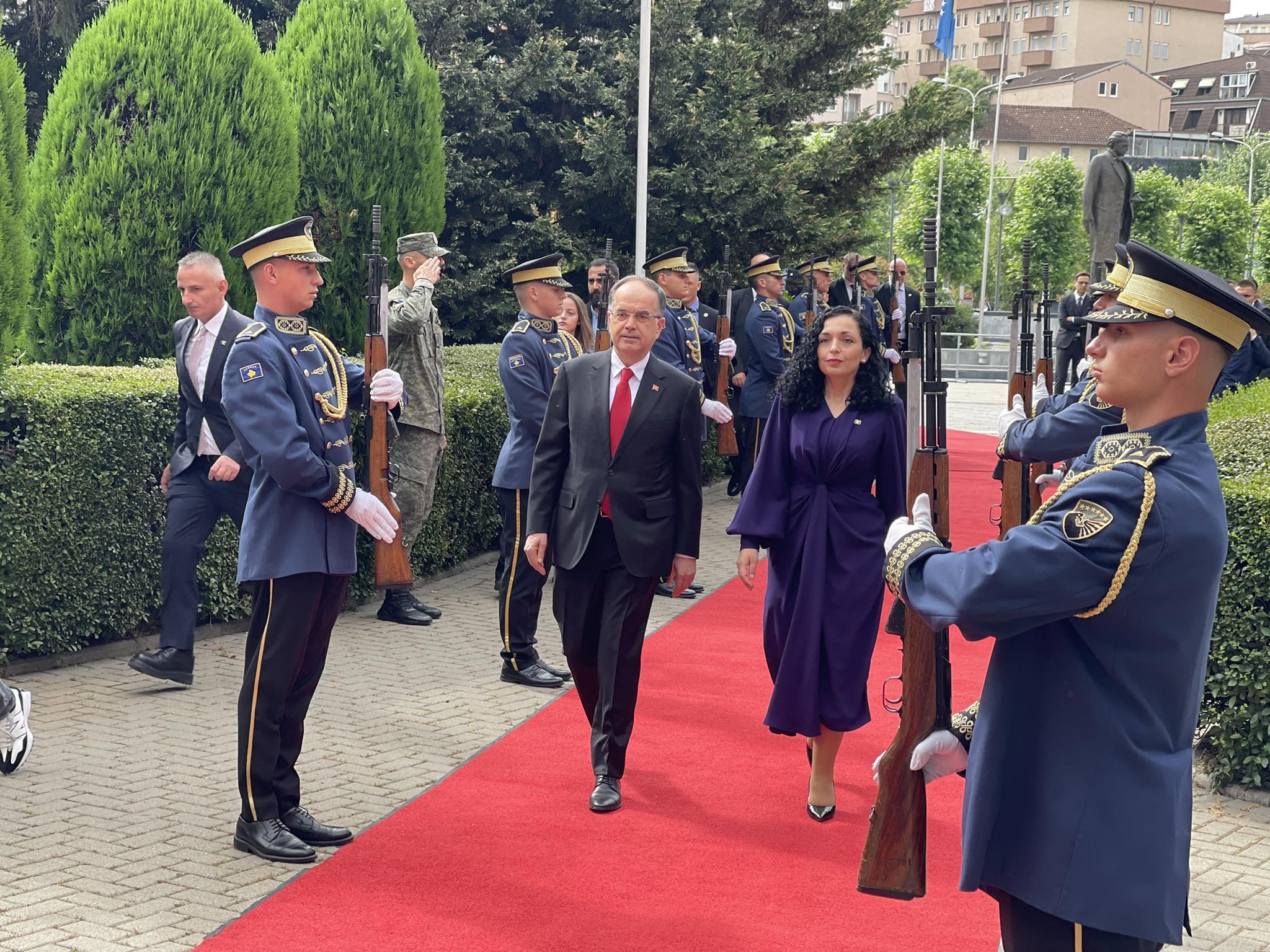 25-vjetori i Çlirimit – Osmani pret në takim Begajn – Ekonomia Online