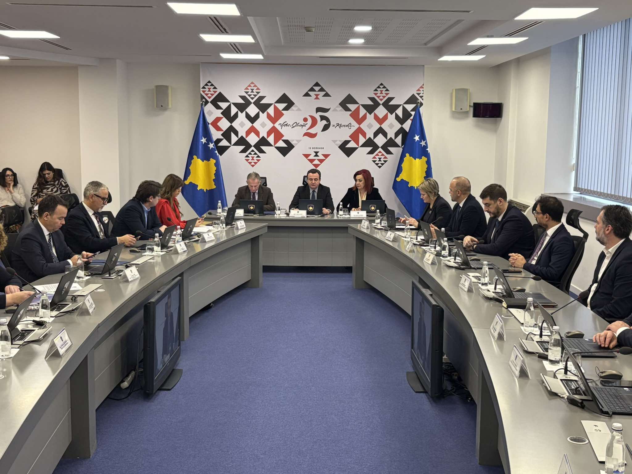 Qeveria e miraton ndarjen e 100 mijë eurove për familjen e Enver Hadrit ...