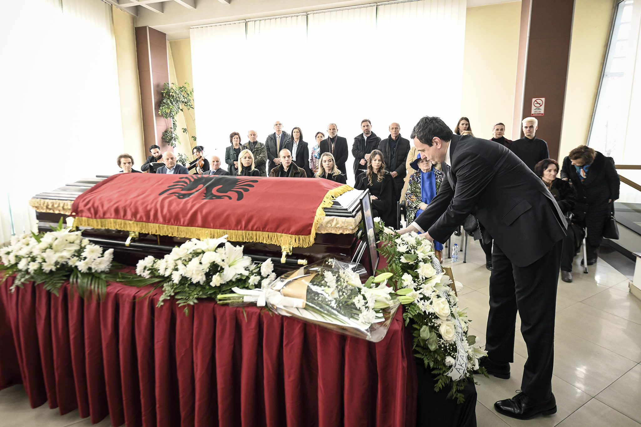 Kurti bëri homazhe me rastin e ndarjes nga jeta të akademikut Minir ...