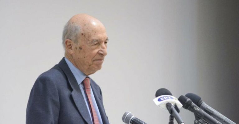 Ndahet nga jeta ish-kryeministri Kostas Simitis, Greqia shpall katër ...