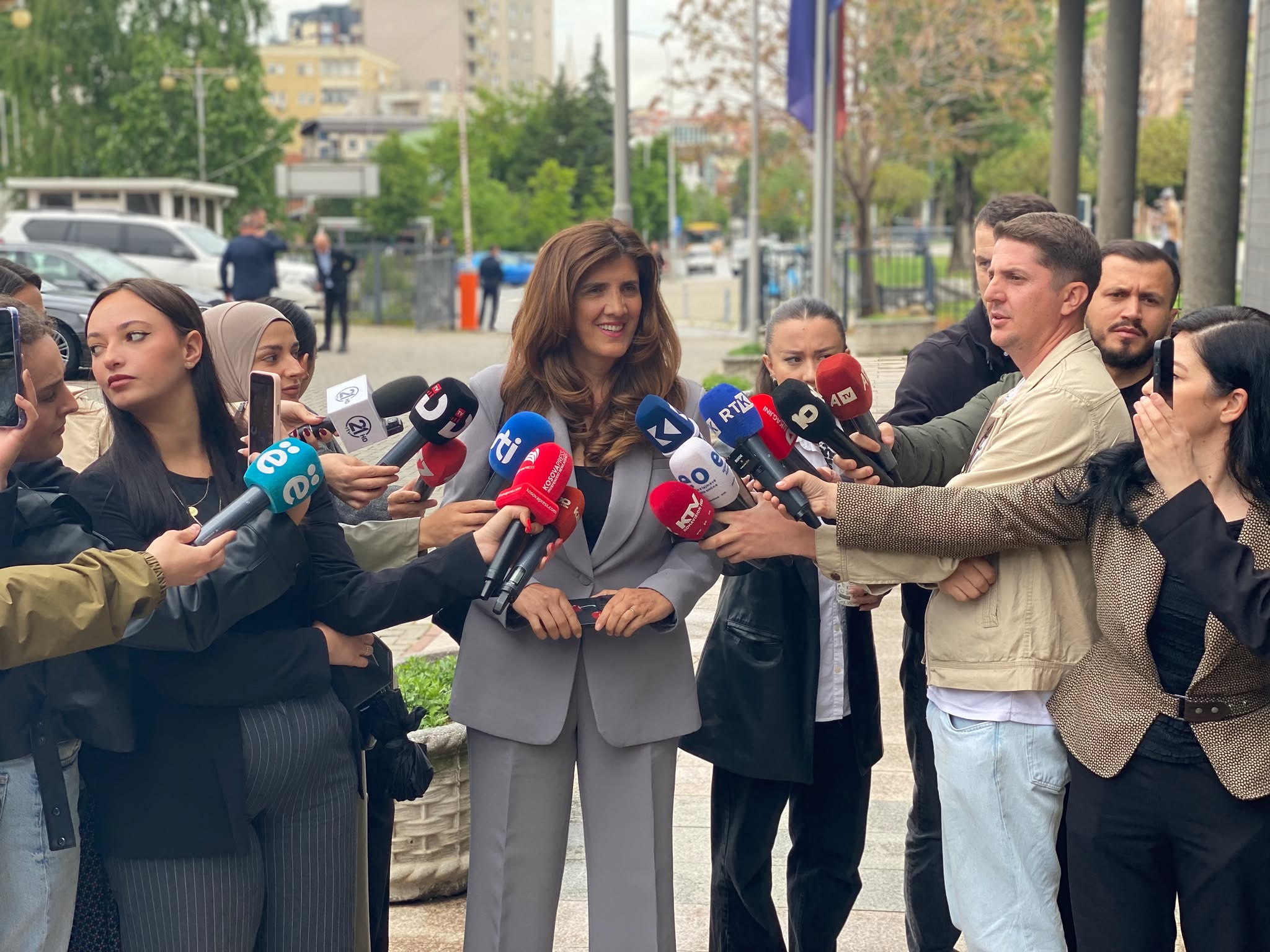 Musliu- PDK: LDK as nuk po guxon të bëhet me Kurtin, as nuk guxon të ...