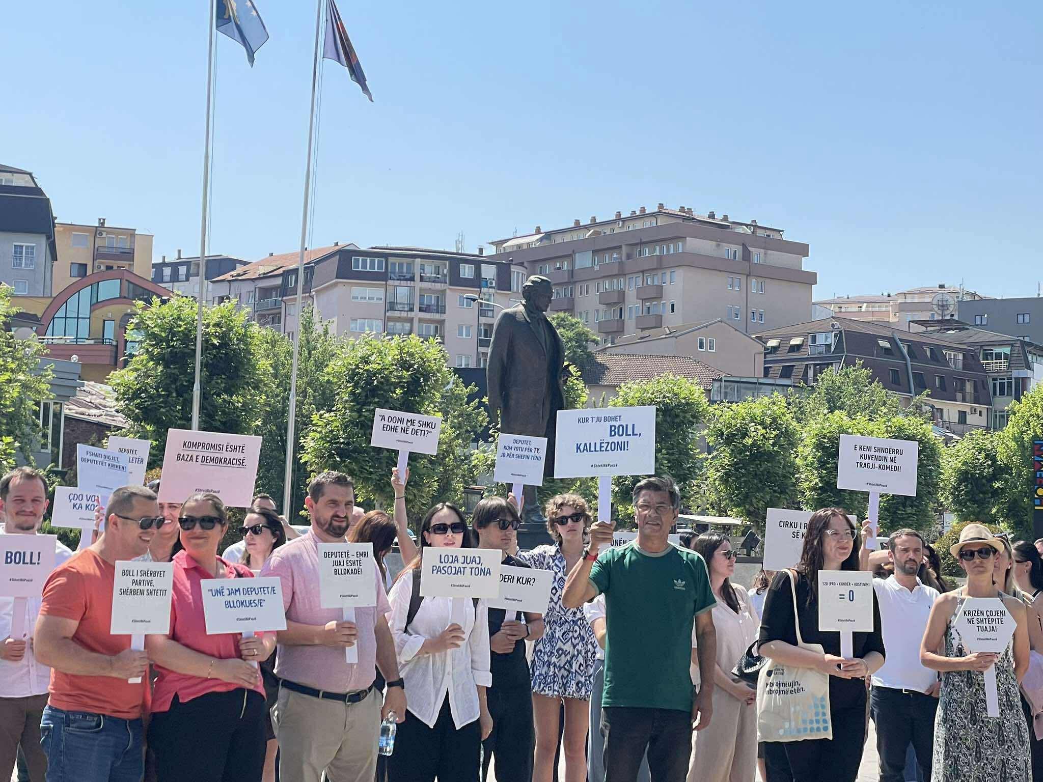”Deputetë, emri juaj është bllokadë”, organizatat e shoqërisë civile me ...