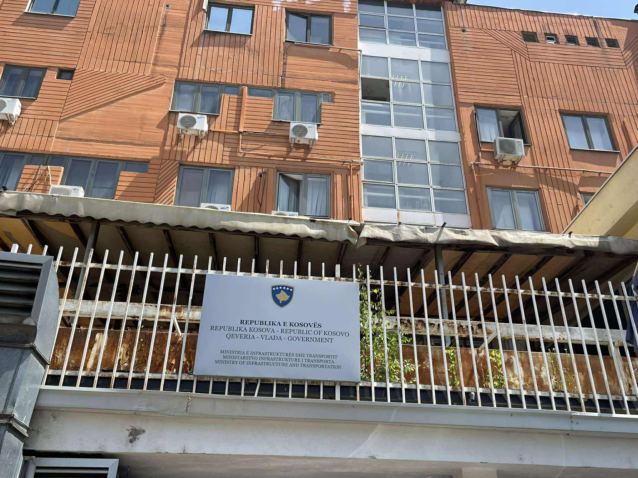 Pas intervistimit, lirohen në procedurë të rregullt katër zyrtarët e ...