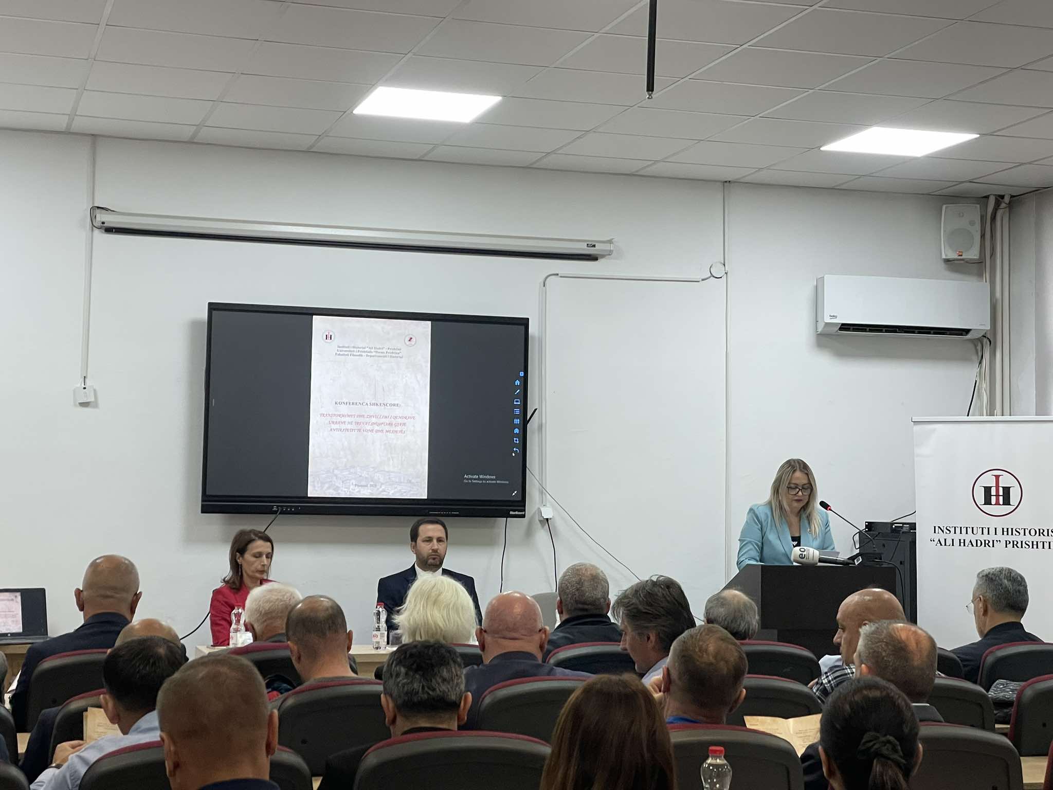 Instituti i Historisë “Ali Hadri” organizoi konferencë shkencore mbi ...