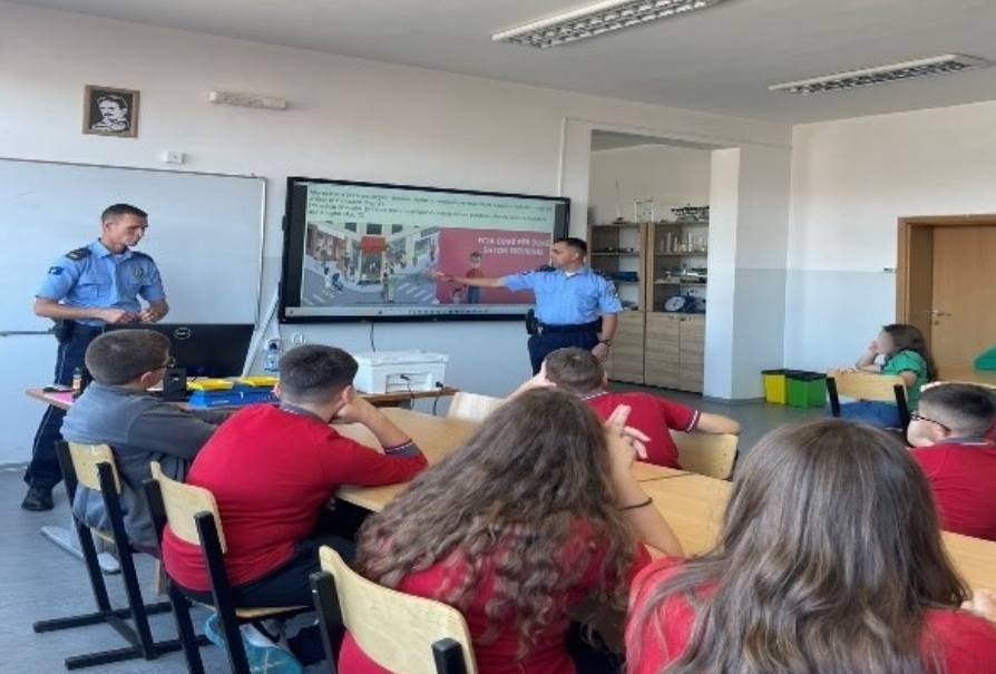 Policia e Kosovës mban ligjërata në shkolla për sigurinë në trafik – Ekonomia Online