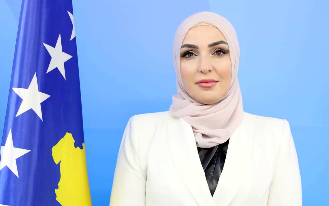 Ismaili: Dhuntia e Donika Gërvallës është: njëherë flet – dy herë ...